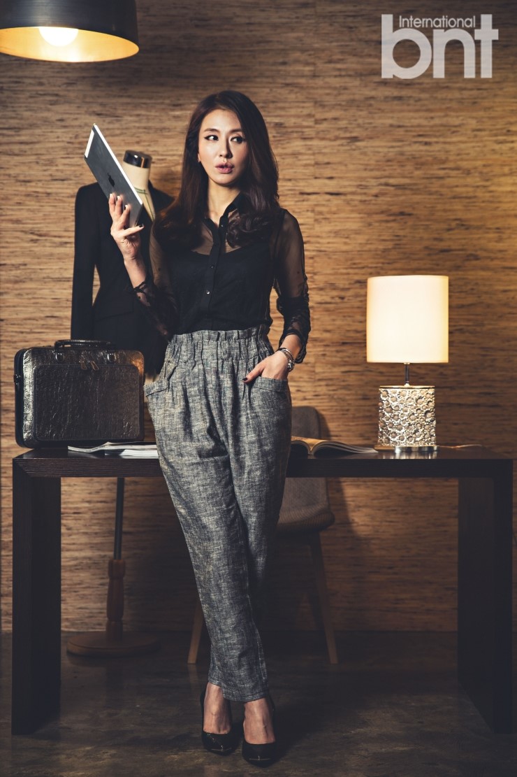 이일화(46세) _ '인스타일(InStyle)' 2017' 6월호 화보, '비앤티(bnt)' 2014' 7월호 화보, 여성中央 × 이씰린 CF 광고, 이일화 남사친 박보검 ...