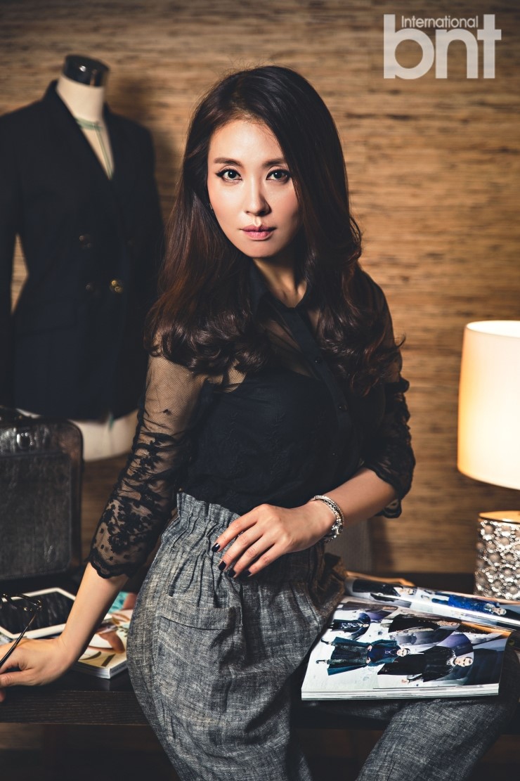 이일화(46세) _ '인스타일(InStyle)' 2017' 6월호 화보, '비앤티(bnt)' 2014' 7월호 화보, 여성中央 × 이씰린 CF 광고, 이일화 남사친 박보검 ...