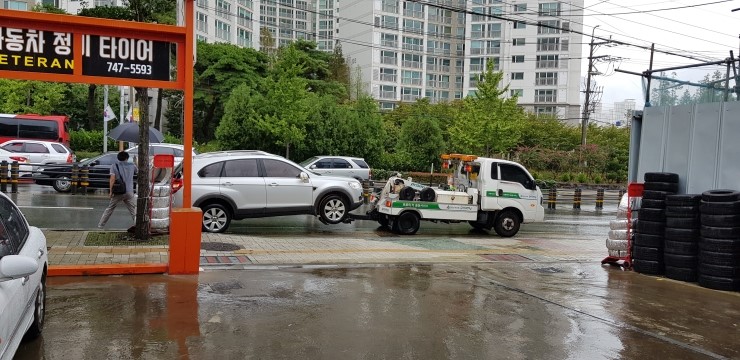 윈스톰 브레이크고착브레이크밀림브레이크스펀지현상브레이크페달내려감경고등으로 견인입고~윈스톰abs모듈교환브레이크호수교환