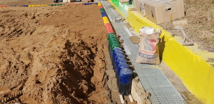 아이클리니 고무경계블럭 안전경계석 모래교체 모래보충 경기도 가평군 방일초등학교 놀이터경계 및 모래장 모래 포설