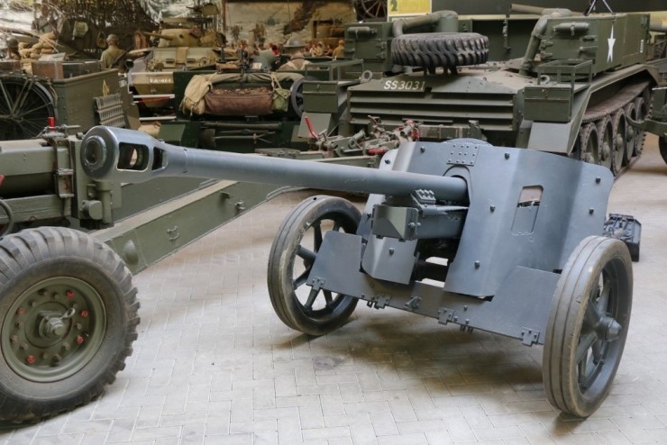 스탈린그라드 문화원 앞 포진 독일군 50mm PAK 38 대전차포- German 50mm Pak 38 AT Gun in ...