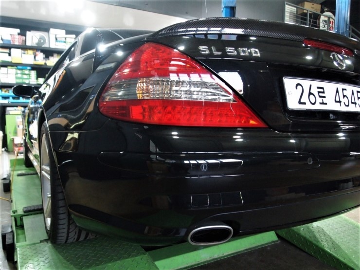 벤츠전문 카젠모터스 Sl500 R230 엔진 출력저하 증상 및 Abc쇼바 오일 누유에 의한 점검 후 엔진 흡기 매니홀드