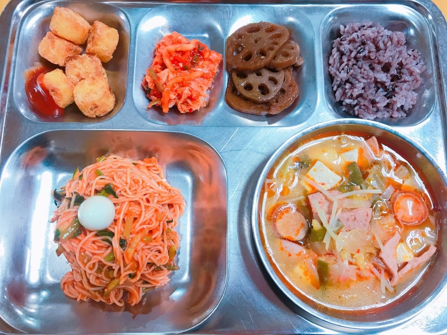 열무비빔국수/ 흑미밥/ 햄모듬찌개/ 포테이토너겟&케찹/ 연근조림/ 배추김치 : 네이버 블로그