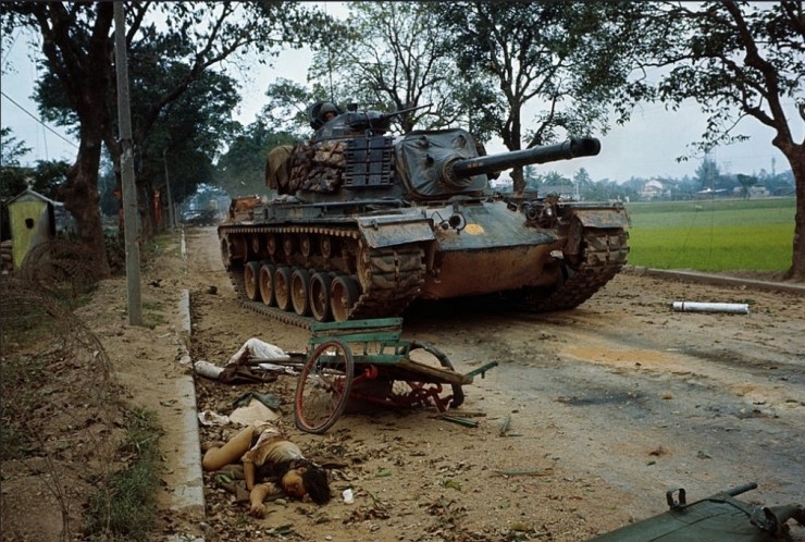 베트남전 후에 전투시 미 해병대의 M 67 & M48 전차 US Marines M 67 Zippo Flamethrower Tank & M 48 Tank in the ...