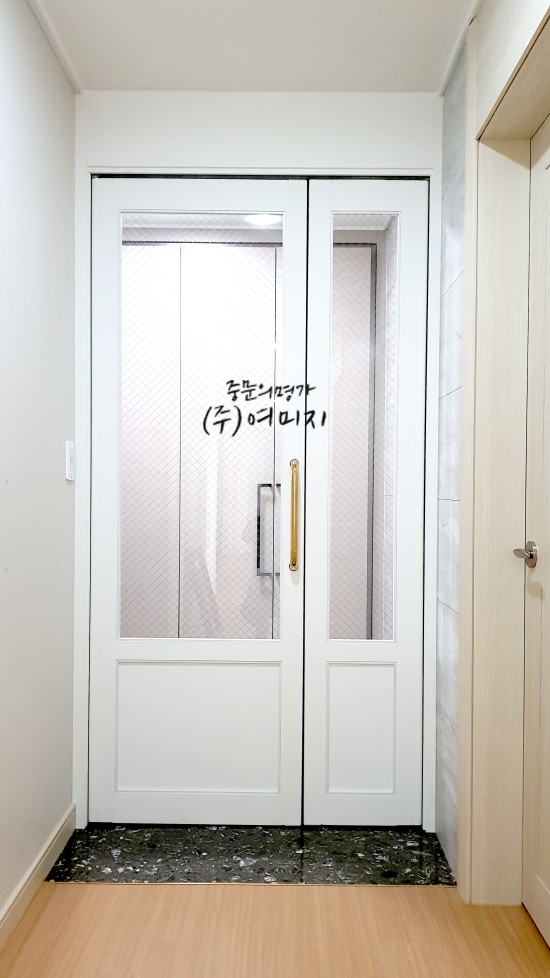여미지 화성 동탄 비대칭 스윙양개화이트흰색쫄대철망입유리하단고시단골드바손잡이 전국 중문 전문업체 여미지 네이버 블로그