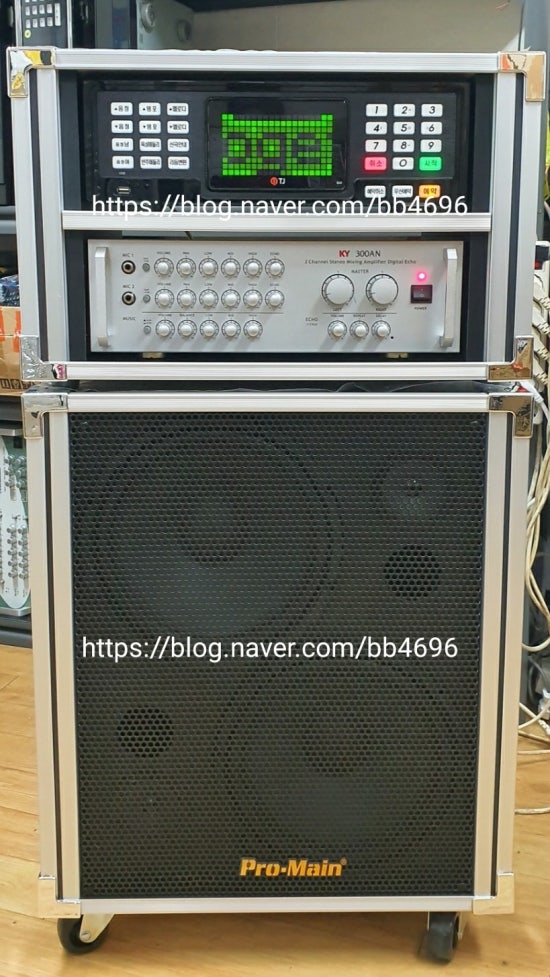 태진미디어 tj B60 반주기로 이동식 중고 노래방기계 금영 300AN 앰프와 스피커 일체 내장형 이동형케이스 무선 마이크로 업소용 가정용 중고 이동식 노래방기기 풀세트 ...