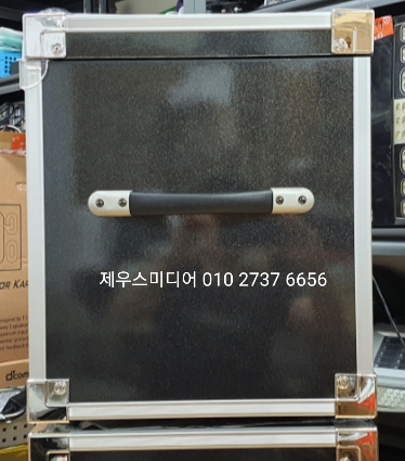 금영 KY KMS-150B 노래방반주기로 이동식 중고 노래방기계 앰프와 모니터 무선마이크에 스피커내장 일체 이동형 노래방기계 케이스로 가정용 업소용 중고 이동식 노래방기기 ...