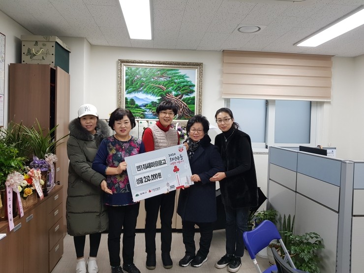 시사프리신문 ﻿번1동 새마을문고회·새마을지도자협의회 주민센터에 성금 전달
