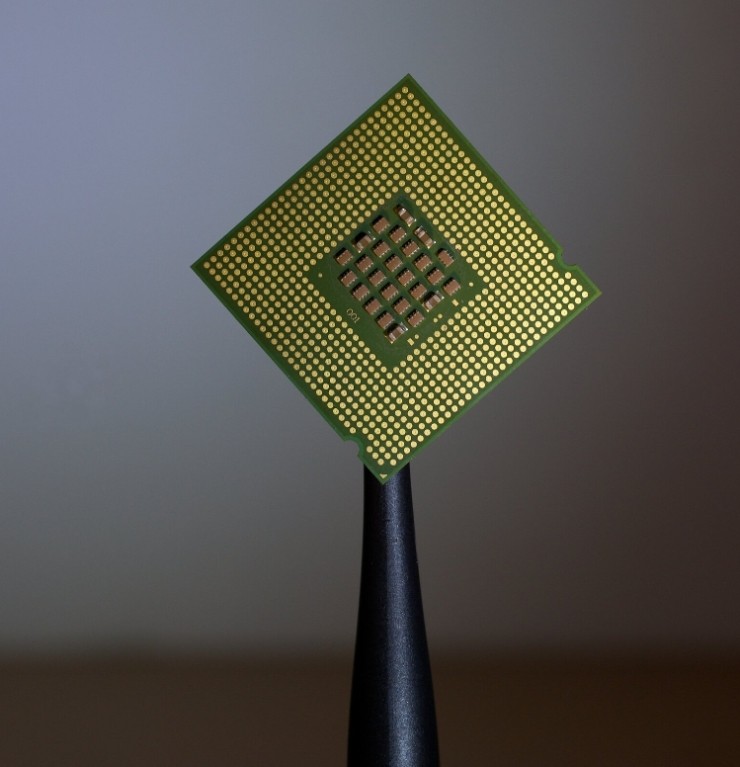 Radiation-immune and repairable chips to fabricate durable electronics ...