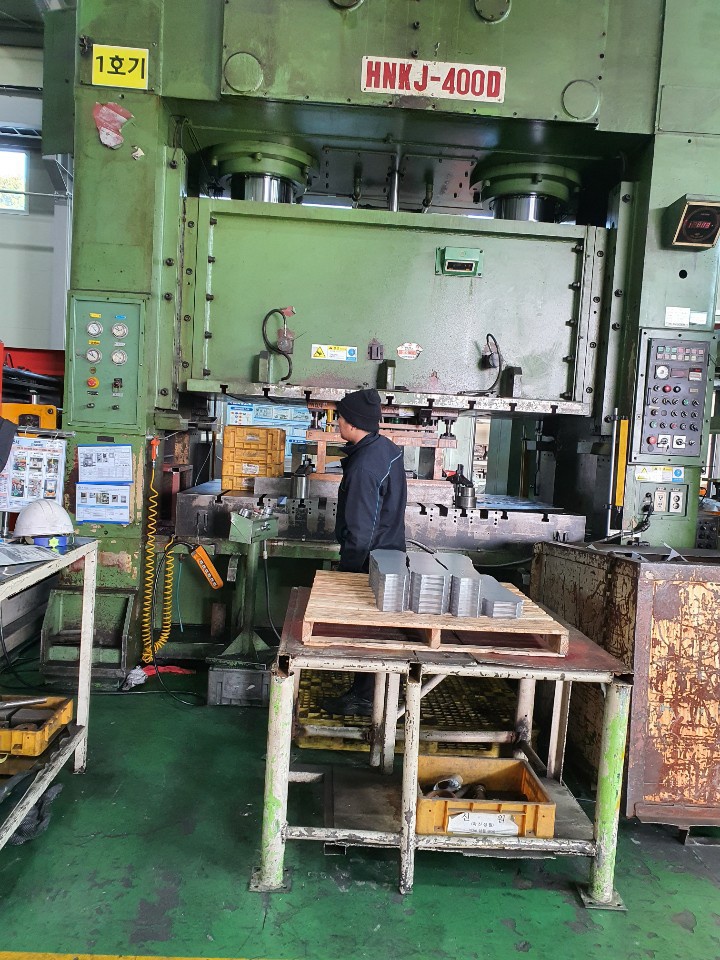 [매각완료] 한얼 400톤 너클프레스 HNKJ-400D, 2003년 공장에서 매각합니다. : 네이버 블로그