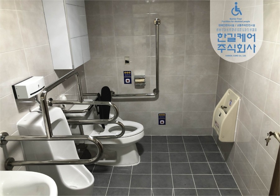 영유아거치대 설치 장애인화장실 필수품목 베이비시트 영유아의자 유아용거치대 판매제품정보 설치기준 시공사례 네이버 블로그