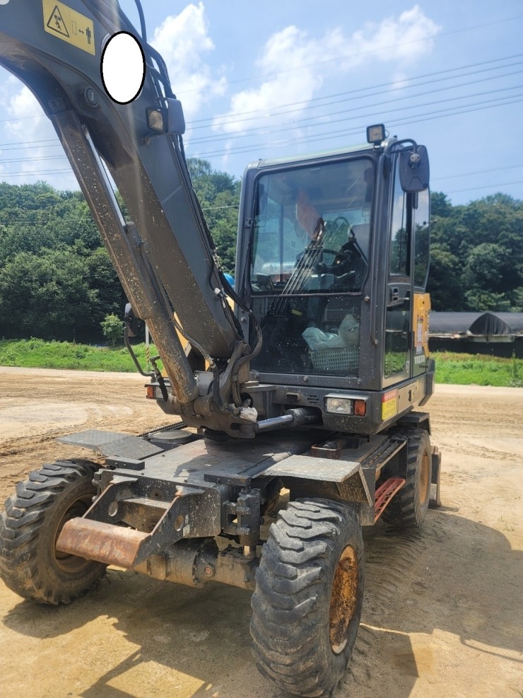 [판매완료] 볼보굴삭기 VOLVO EW60E 2017년 독수리발톱 볼보공삼타이어굴삭기 03타이어굴삭기 55타이어굴삭기 03W굴삭기 : 네이버 블로그
