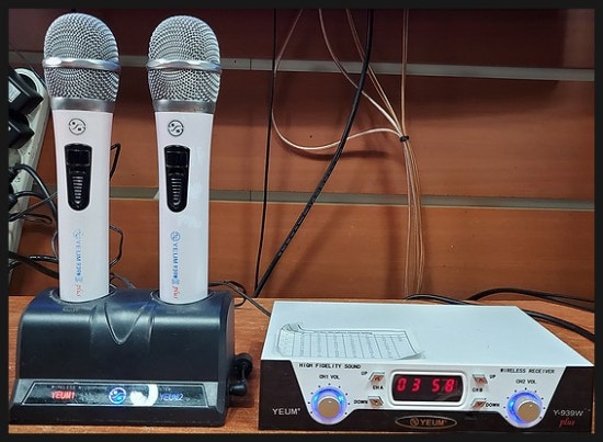 중고노래방무선마이크 예음 YEUM 939W PLUS 900MHZ 무선마이크 동전 코인 부스 단란주점 룸 클럽 노래방 노래방기기 노래방기계 음향기기 노래방조명 설치 공사 판매 ...