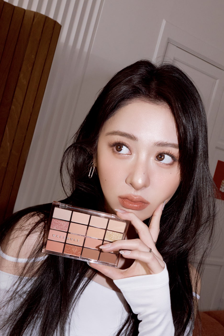 웨이크메이크 소프트 블러링 아이 팔레트 허윤진 화보 신상 코랄 팔레트 발색 네이버 블로그