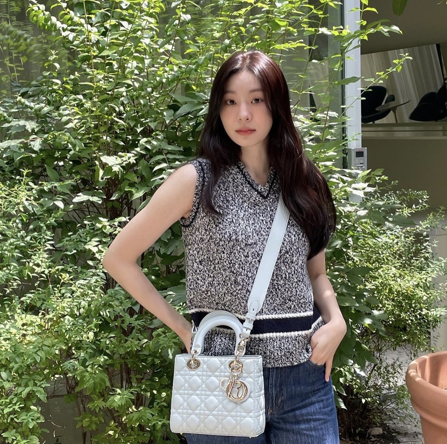 김연아 사복 패션 여친룩 디올 레이디백 스몰 30대 여자 명품 가방 가격 네이버 블로그