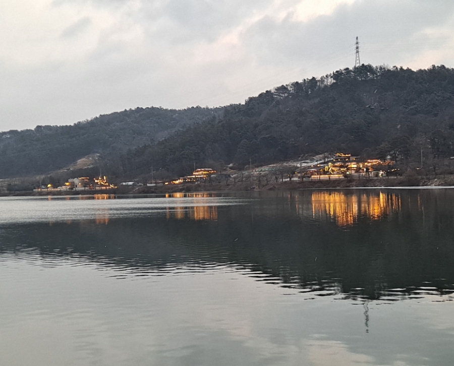 세종시 전통사찰여행 가볼만한곳 비암사 고복저수지 둘레 힐링 산책명소 고복자연공원 물멍하며 데이트 카페 투썸플레이스 네이버 블로그